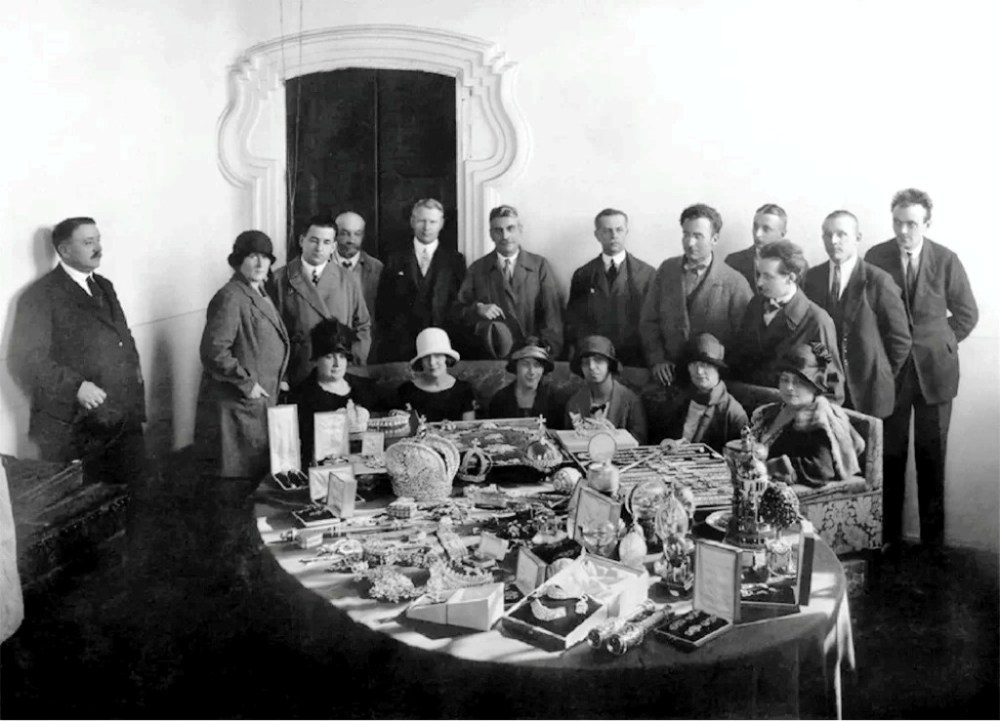 The Bolshevik sale of the Romanov jewels | Nicholas II