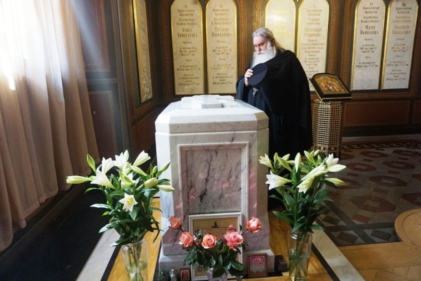 Nicholas II Burial 1998 | Nicholas II